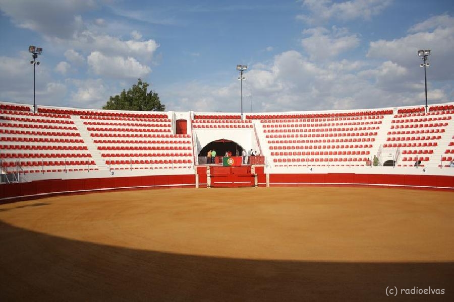 Tradicionais garraiadas de regresso à Praça de Touros de Estremoz ...